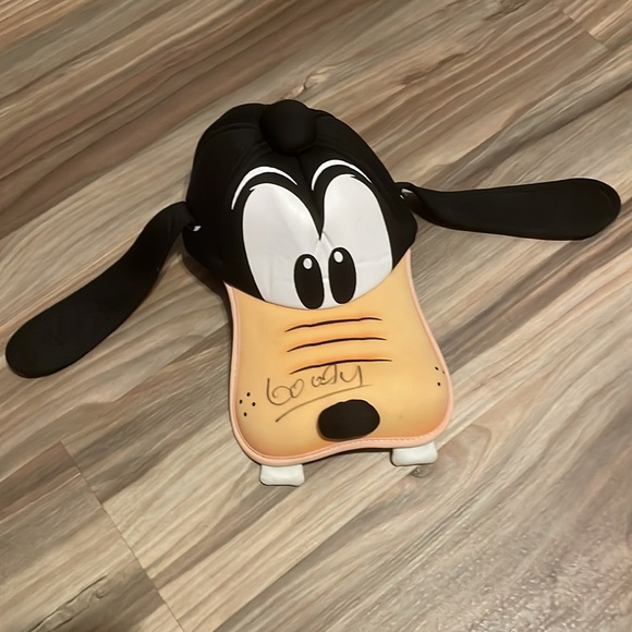 Disney | Accessories | Vintage Autographed Walt Disney Parks Adult ...